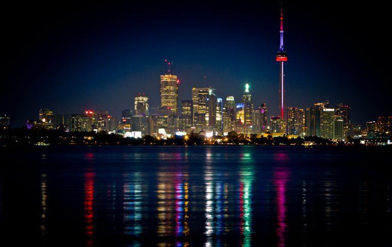 Toronto, Canada: A Complete Vacationer's Guide To The "6"