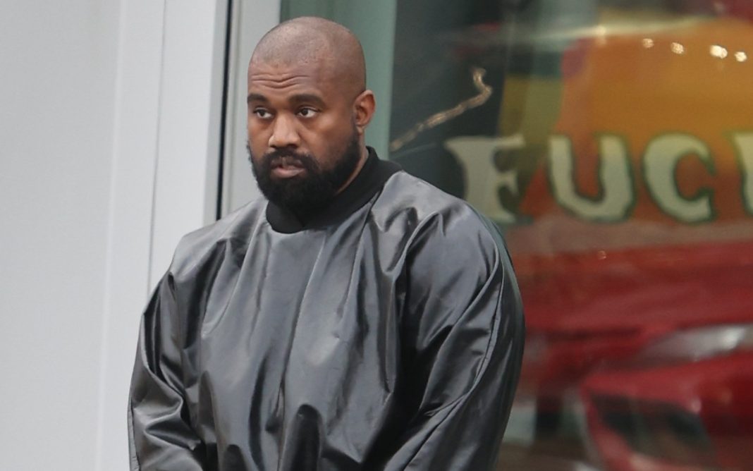 Kanye West Butt Out In Italy Boat Ride With Wife