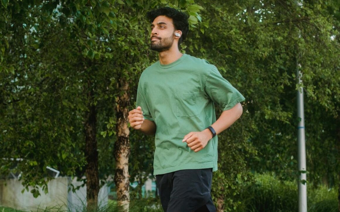 7 Best Cardio Playlist Songs to Power You Up In 2025